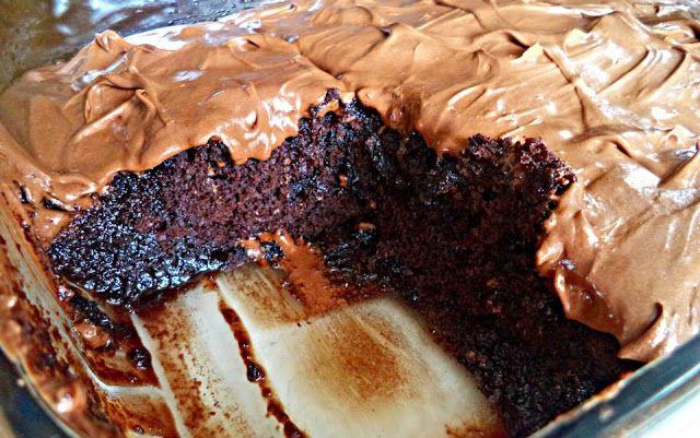 Κολασμένη σοκολατοπιτα με λαχταριστο frosting σοκολατας! Απο τη Σοφη ...