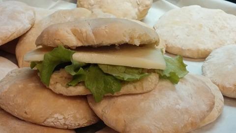 Χωριατικα πεντανοστιμα ψωμακια για σαντουιτς!