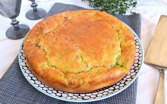 Πίτα με κολοκυθάκια ζαμπόν και τυρί