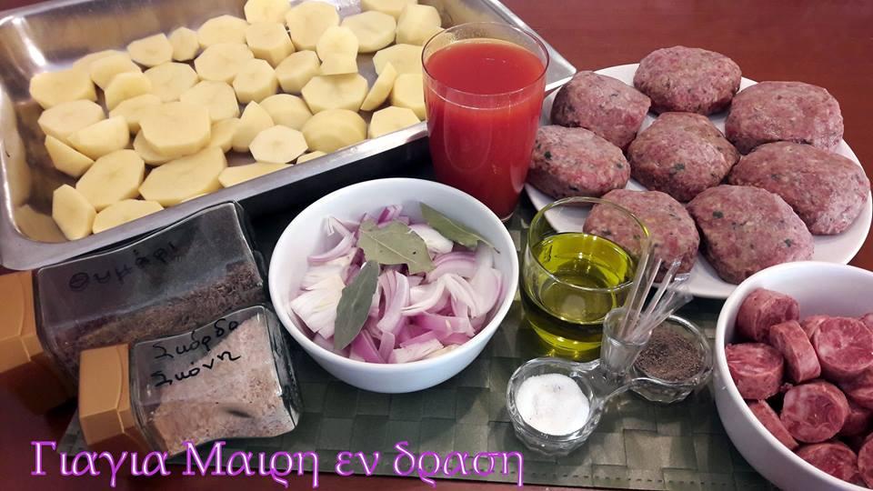 Μπιφτέκια με πατάτες και λουκάνικα Μάνης