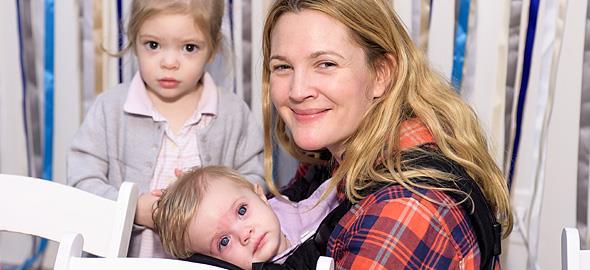 Το παράξενο κόλπο που χρησιμοποιεί η Drew Barrymore όταν οι κόρες της ...