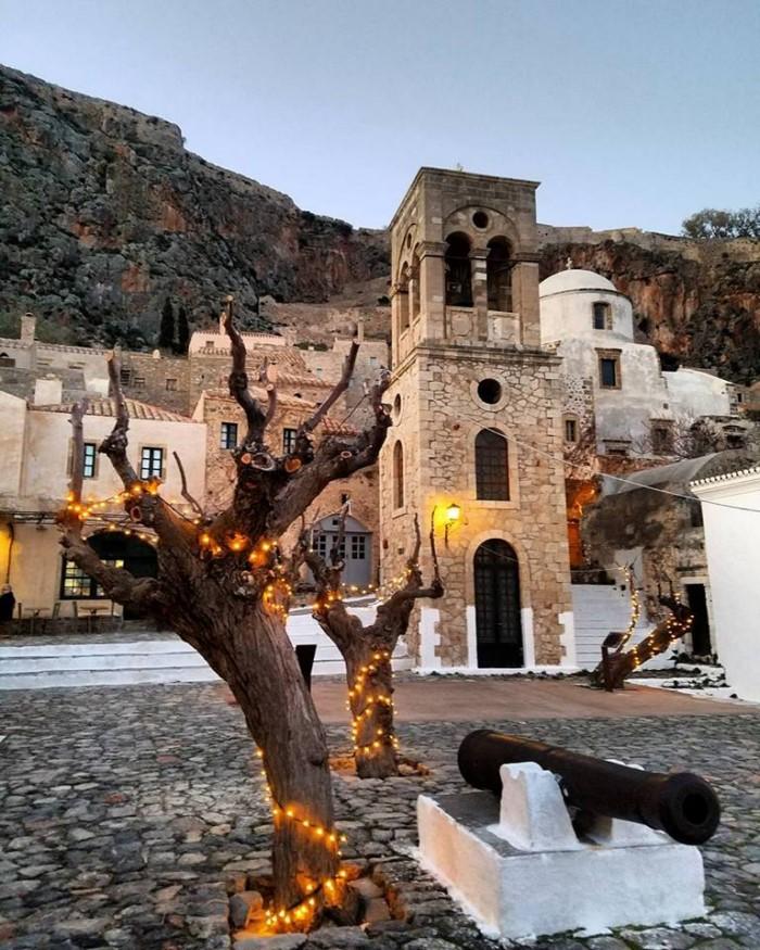 Τα Χριστούγεννα στη Μονεμβασιά είναι βγαλμένα από τα ωραιότερα παραμύθια