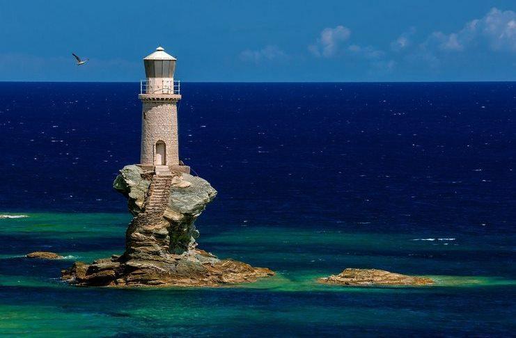 Φάρος Τουρλίτης: Ο ωραιότερος φάρος στον κόσμο βρίσκεται στην Άνδρο