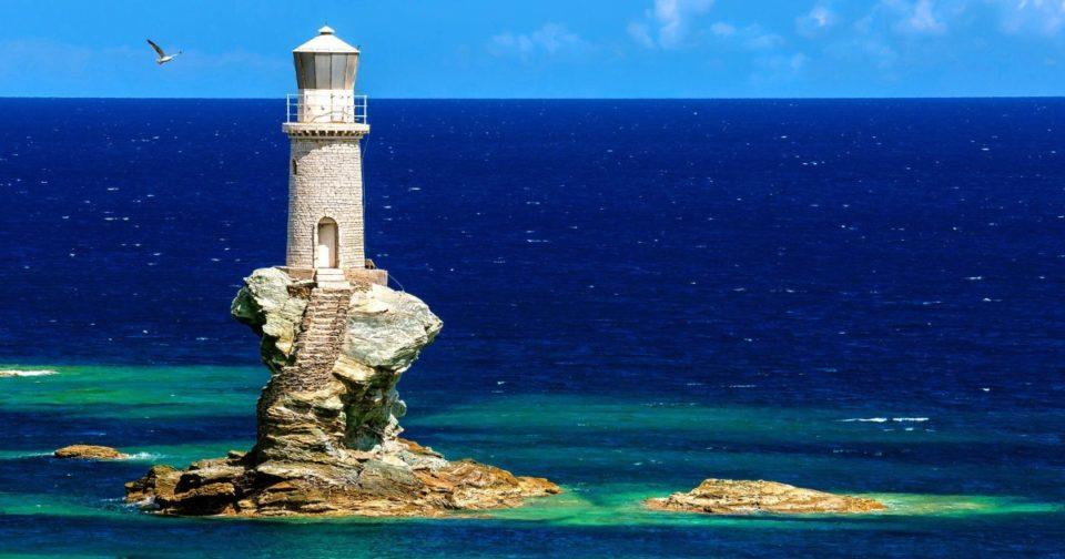 Φάρος Τουρλίτης: Ο ωραιότερος φάρος στον κόσμο βρίσκεται στην Άνδρο