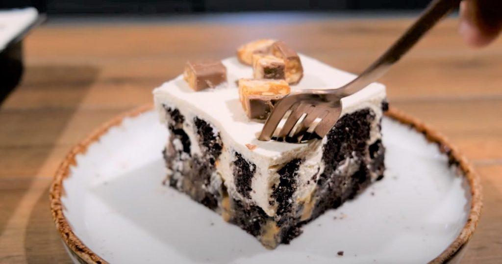 Συνταγή για πάστα Ταψιού με γεύση Snickers