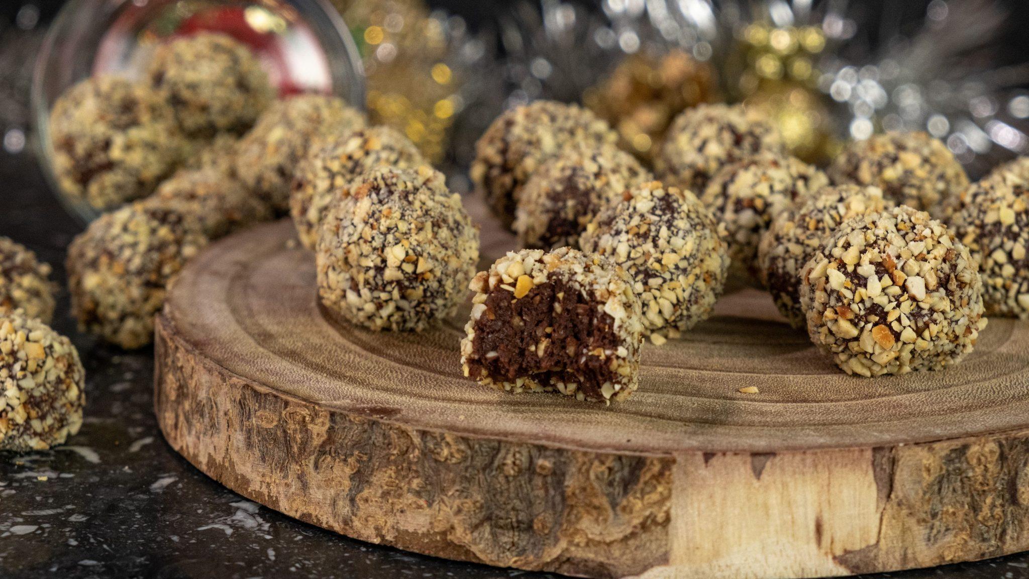 Τρούφες σοκολάτας με 3 υλικά (βίντεο)