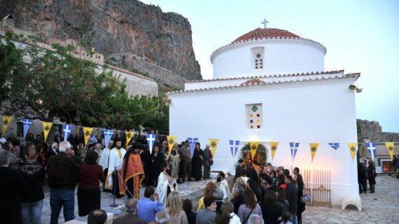 Τα 13 μέρη στην Ελλάδα που έχουν τα πιο ωραία έθιμα για το Πάσχα