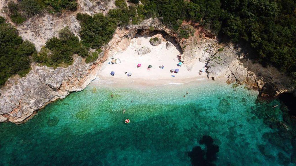 Σύβοτα: Το χωριό της Θεσπρωτίας με τις ωραιότερες παραλίες