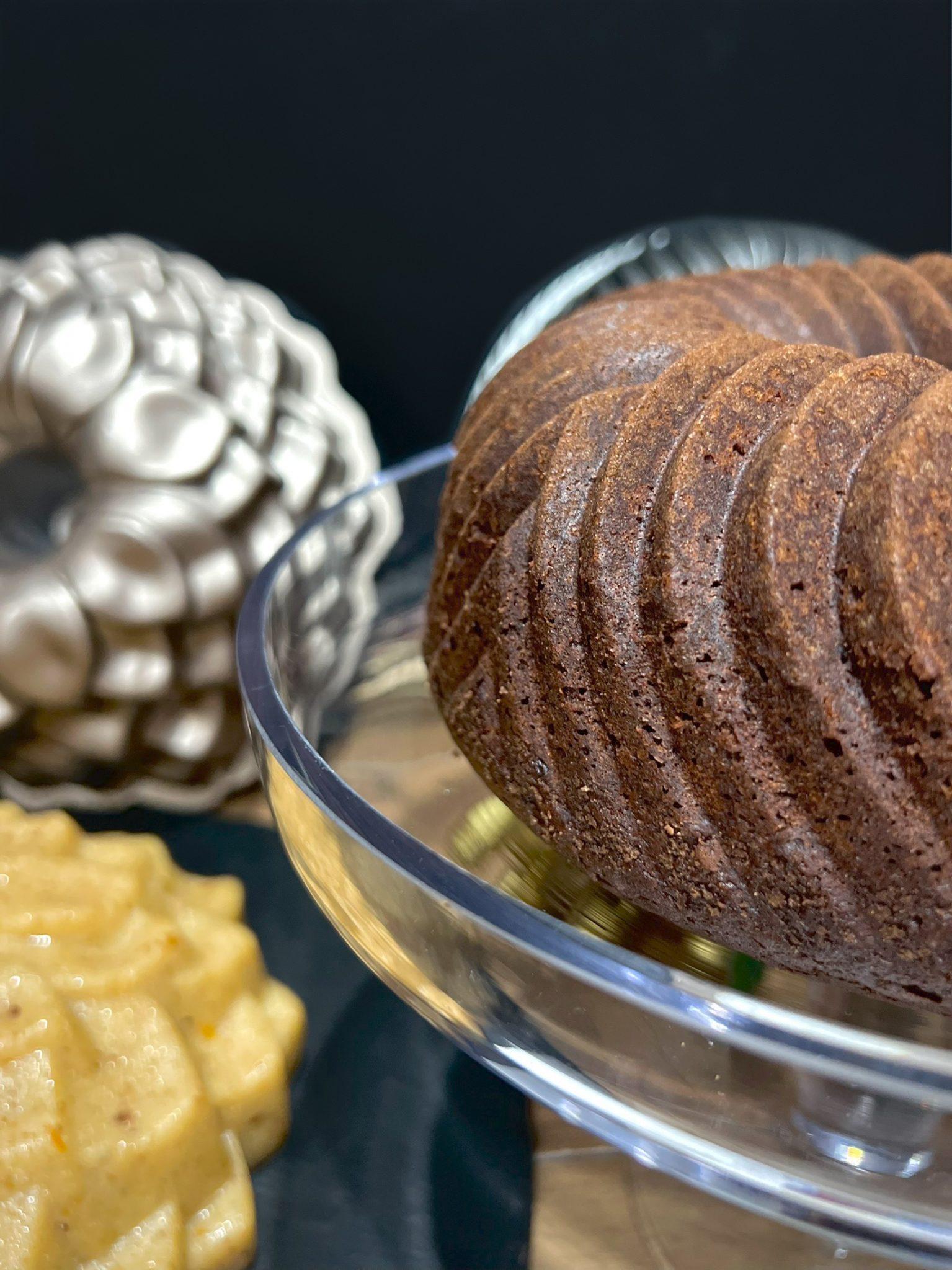 Τα γλυκά της παρασκευής : Vegan κέικ σοκολάτας και σιμιγδαλένιος χαλβάς