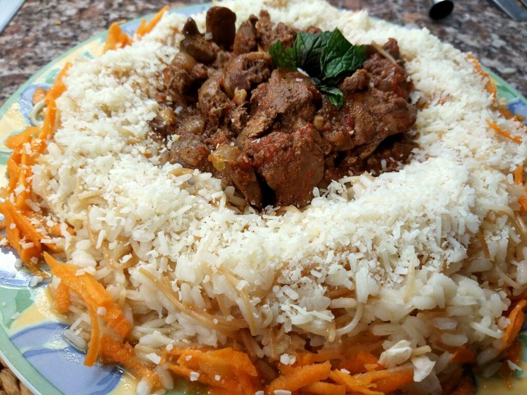 Πολίτικο πιλάφι με κοκκινιστά συκωτάκια κοτόπουλο