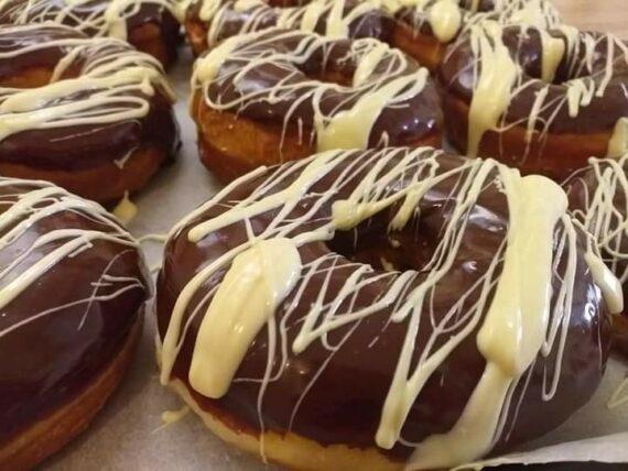 Mini σοκολατένια donuts