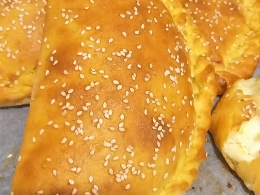 Ατομικές τυρόπιτες κουρού για το σχολείο