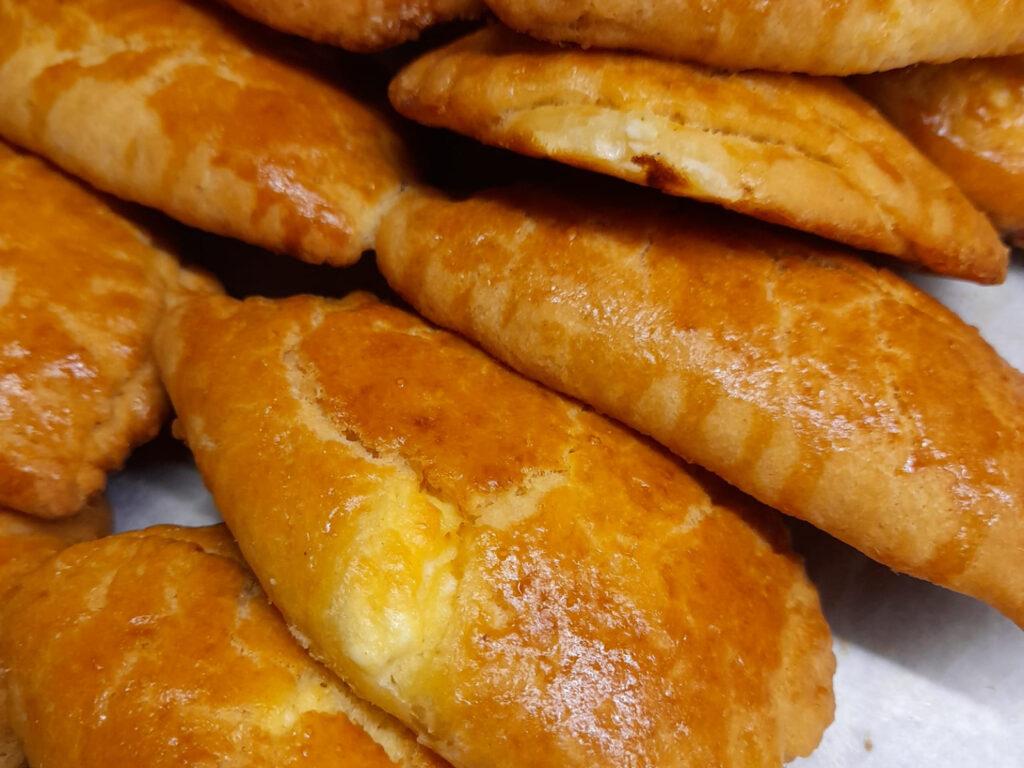 Η καλύτερη συνταγή για τυροπιτάκια κουρού