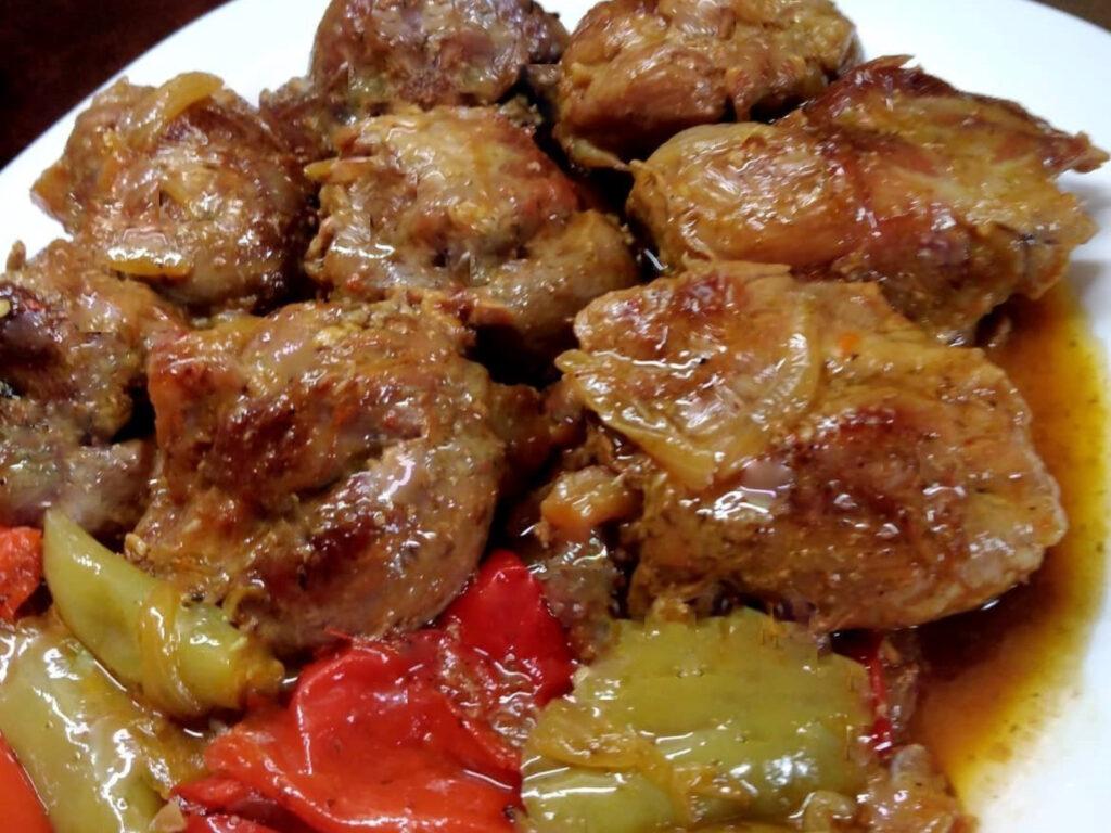 Χοιρινό κρασάτο με πιπεριές