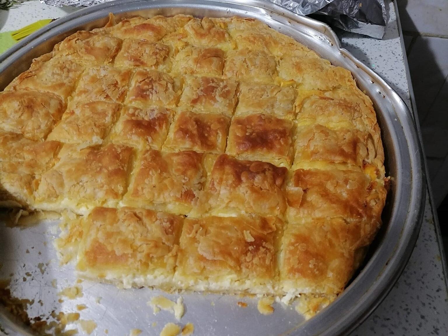 Τυρόπιτα με σπιτικό φύλλο σφολιάτας