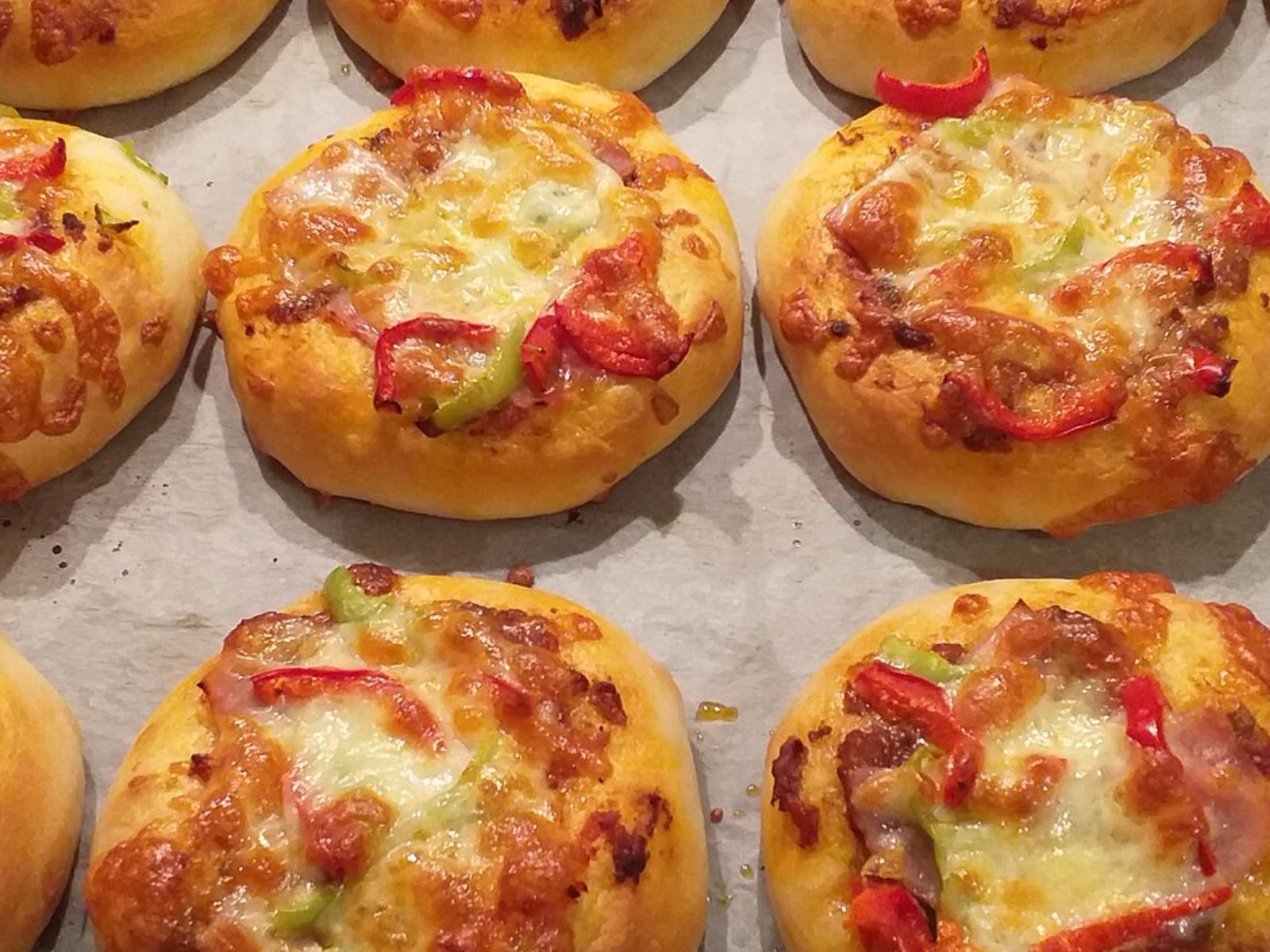 Αφράτα πιτσάκια για το ταπεράκι της παραλίας