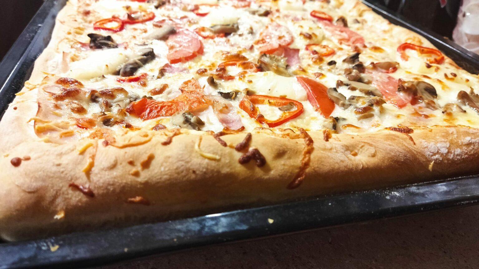 Αφράτο ζυμάρι για πίτσα και πιτσάκια