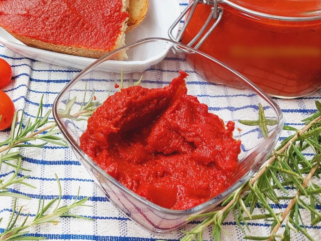 Σπιτικός παραδοσιακός πελτές ντομάτας