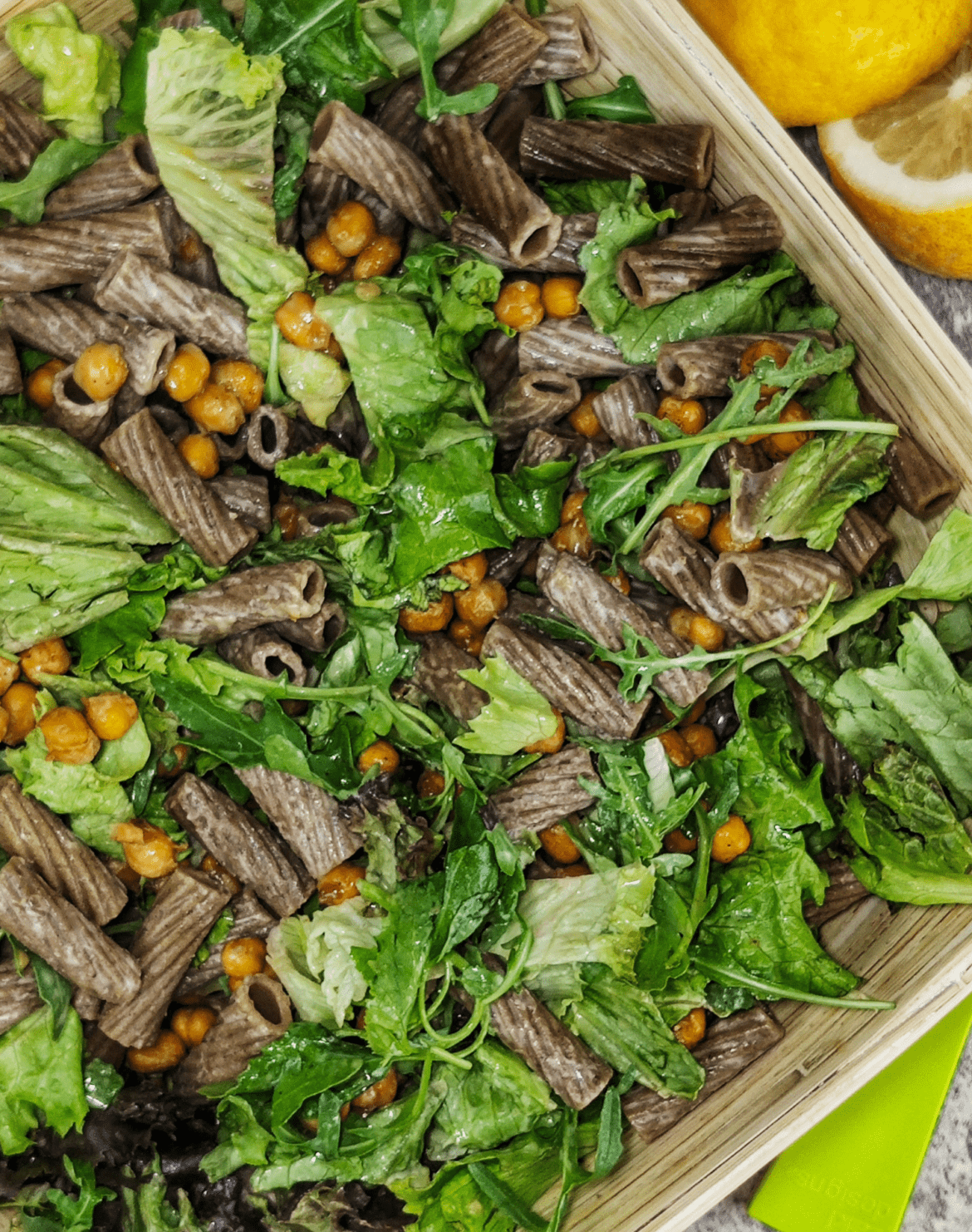 Ρεβυθοσαλάτα με ζυμαρικά