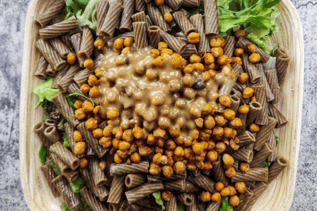 Ρεβυθοσαλάτα με ζυμαρικά