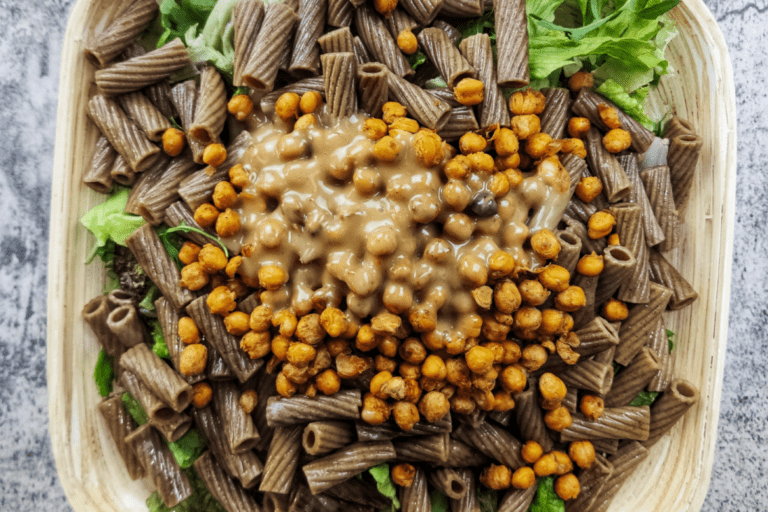 Ρεβυθοσαλάτα με ζυμαρικά