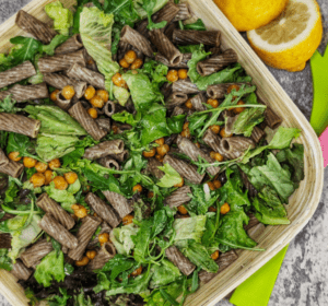 Ρεβυθοσαλάτα με ζυμαρικά