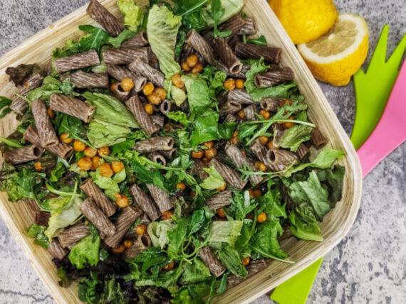 Ρεβυθοσαλάτα με ζυμαρικά