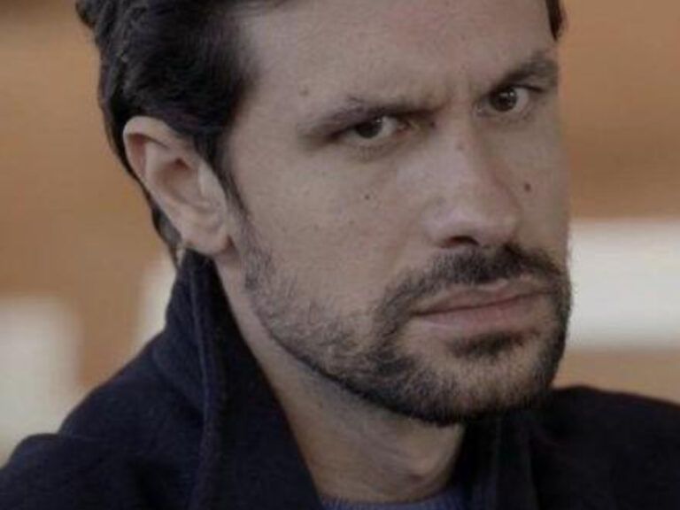 Σασμός: Ο Αστέρης πηγαίνει στην Αθήνα να βρει το σπίτι της Αγγέλας