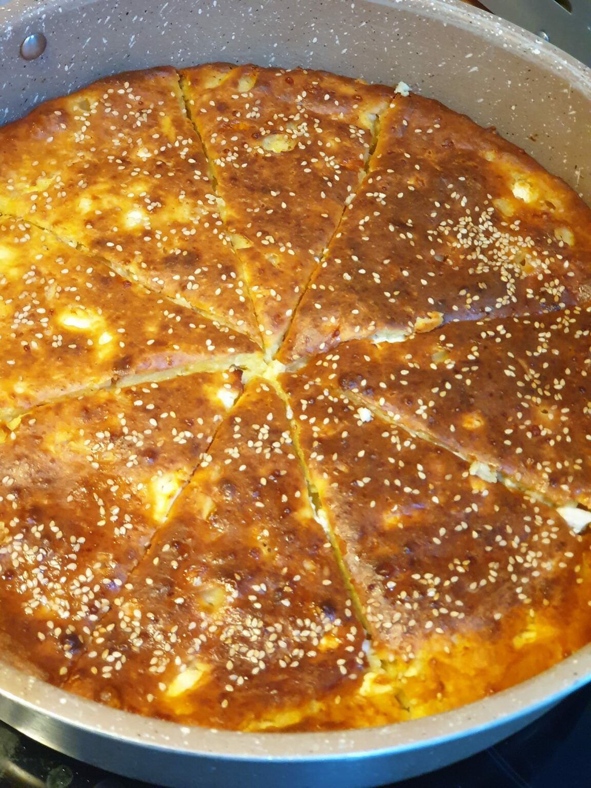 Τεμπελόπιτα με γραβιέρα και φέτα