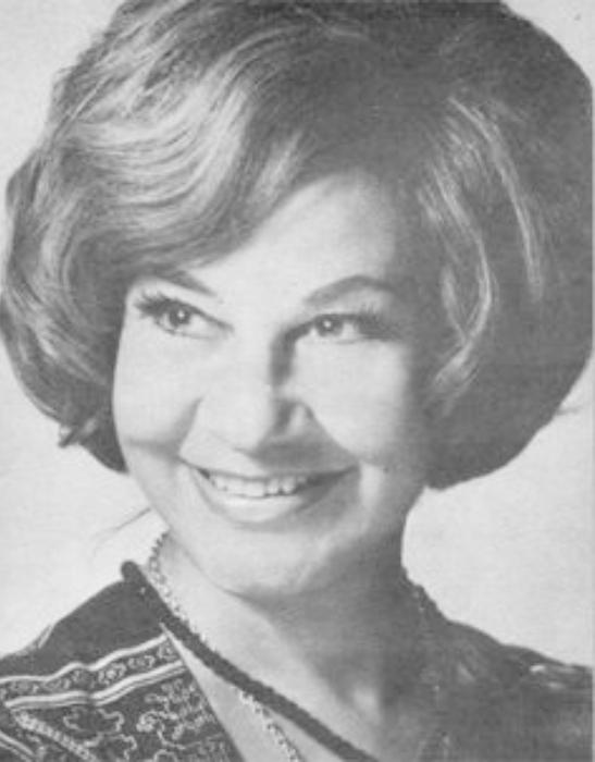 Αριστοκράτισσα με τα όλα της : Η Μικρασιάτισσα Δεσποινίς ετών 39 με τις ...