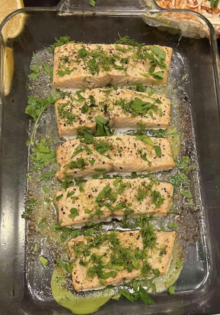 Σολομός στο φούρνο με μυρωδικά