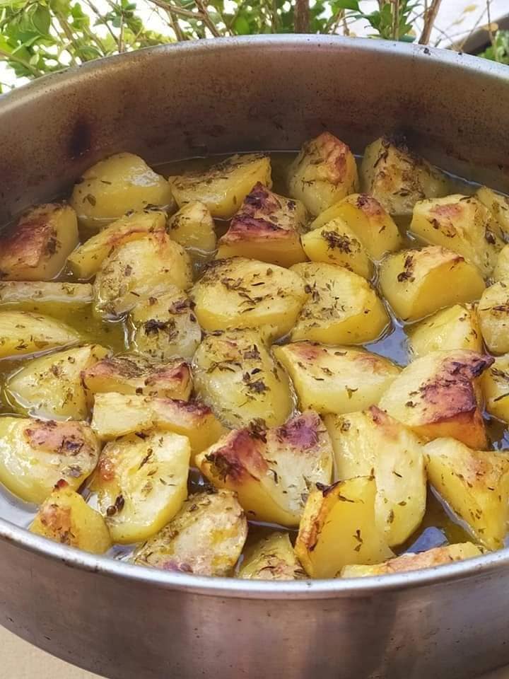 Χωριάτικες πατάτες φούρνου