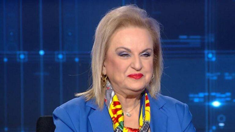 Η Δανάη Μπάρκα με το top girly αέρινο Look για το καλοκαίρι του 2024