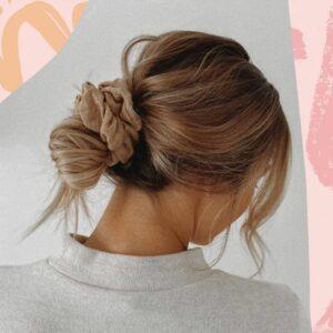 Scrunchies: Το απόλυτο αξεσουάρ μαλλιών και πως να το φορέσετε για ...