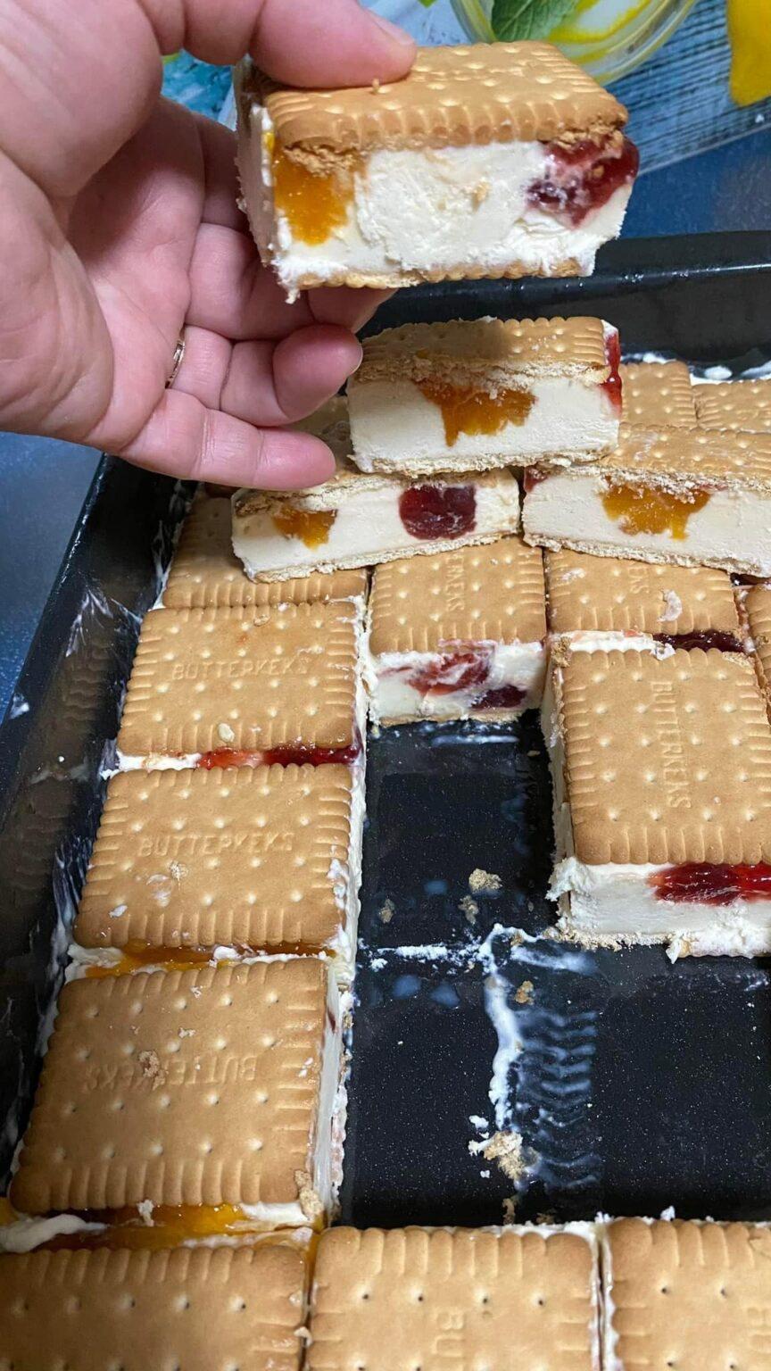 Παγωτό σάντουιτς με μαρμελάδα