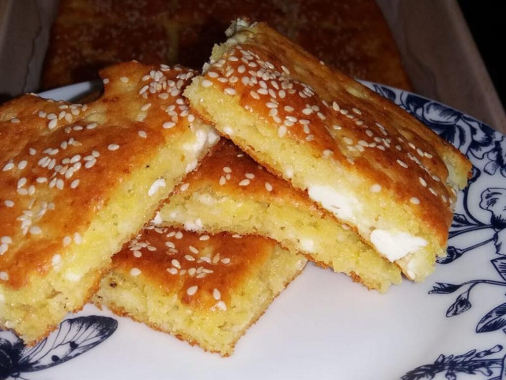 Τεμπελόπιτα χωρίς φύλλο με φέτα και γραβιέρα