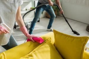 Οδηγός γενικής καθαριότητας για να αστράψει το σπίτι σου πριν στολίσεις ...