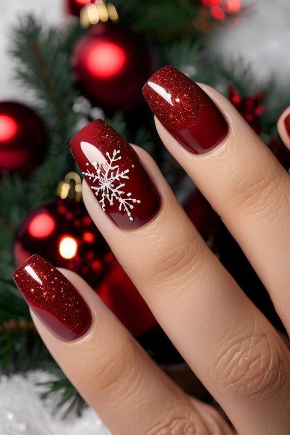 Luxury Christmas Nails: Τα Must-Have σχέδια Νυχιών για τις Γιορτές