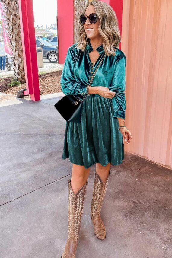 Velvet Vibes: Εντυπωσιακά Outfits για το Ρεβεγιόν από Βελούδο