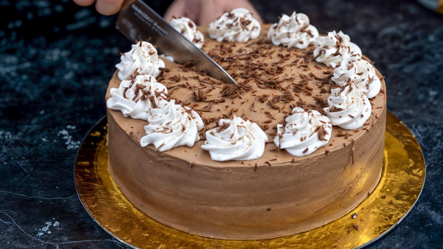 Γιορτινή σοκολατένια τούρτα