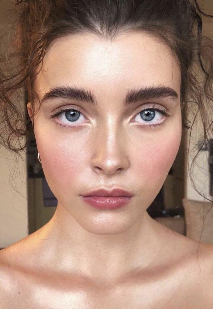 Concealer sandwiching: Δες πως να κάνεις βήμα βήμα τη viral τεχνική στο ...