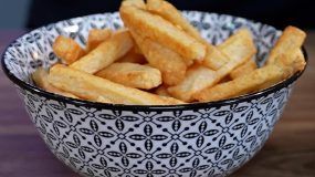 Λουκάνικα στο φούρνο με διάφορα λαχανικά πολύ εύκολα και γρήγορα!