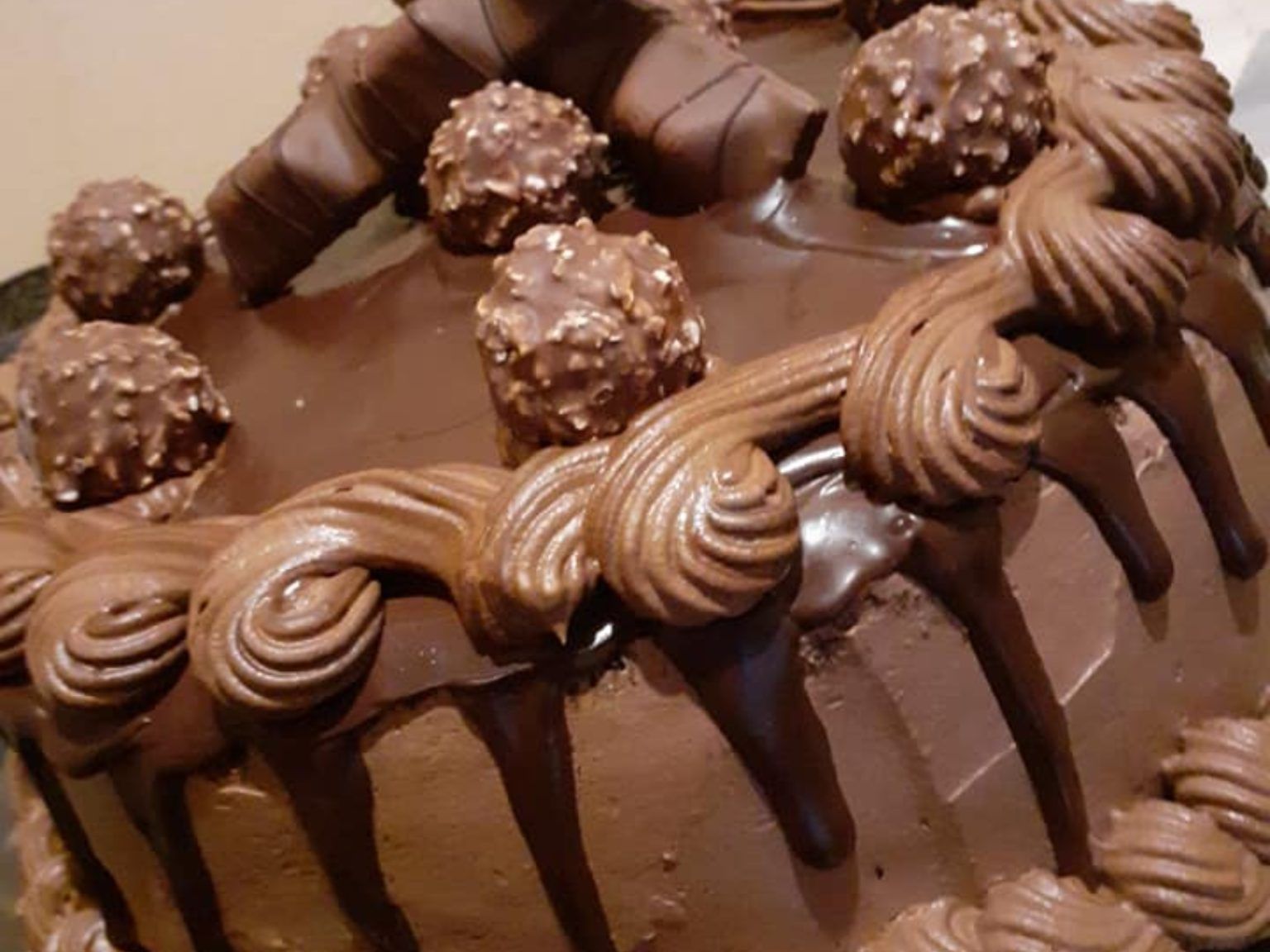 Σοκολασμένη τούρτα Ferrero καλύτερη και από ζαχαροπλαστείο