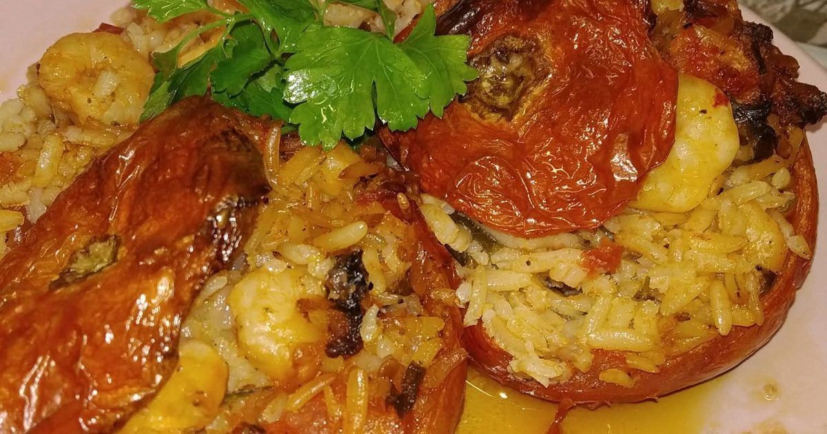 Γεμιστά με καστανό ρύζι και γαρίδες για τη νηστεία του Δεκαπενταύγουστου