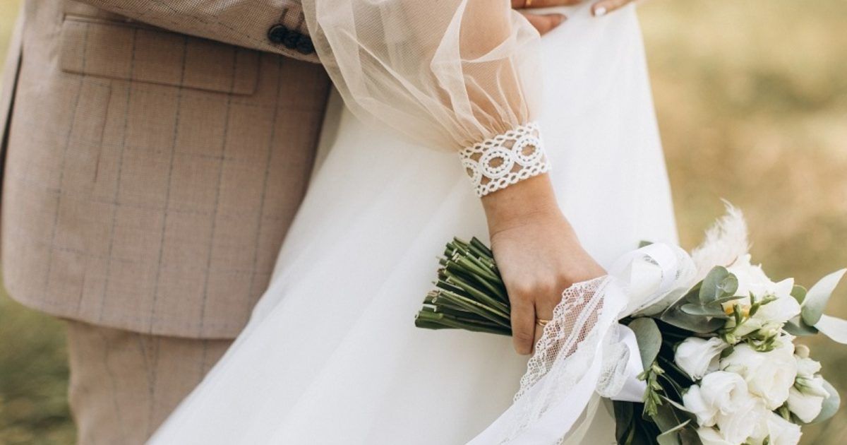 Νύφη σε απόγνωση: Η πεθερά της πέταξε το νυφικό της λίγες ημέρες πριν ...