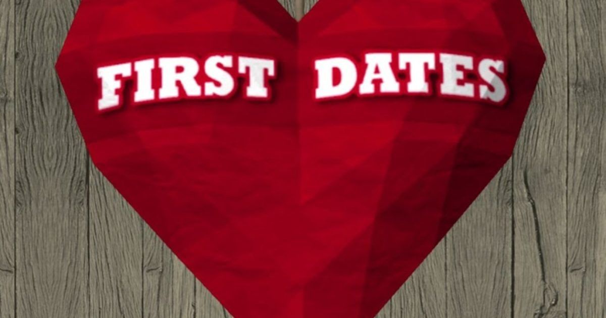 Η μάνα μου με δήλωσε κρυφά στο First Dates επειδή φοβάται ότι θα μείνω ...