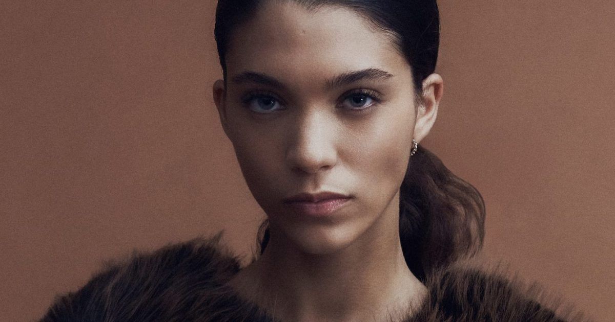 Το οικονομικό γούνινο παλτό από τα H&M στο χρώμα της χρονιάς που ...