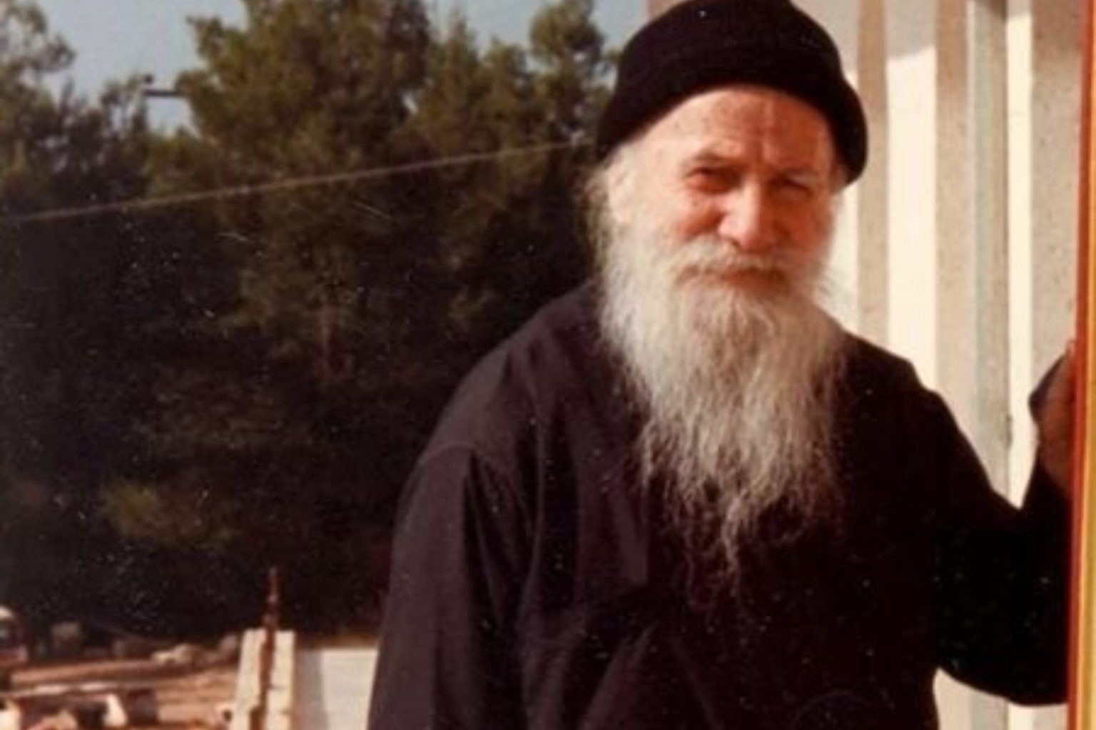 Αγιος Πορφύριος ο Καυσοκαλυβίτης: O Διορατικός και Θαυματουργός ...
