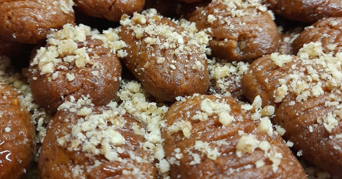 Πώς πλάθουμε και πώς δίνουμε σχήμα στα μελομακάρονα; Ο Απόλυτος οδηγος ...