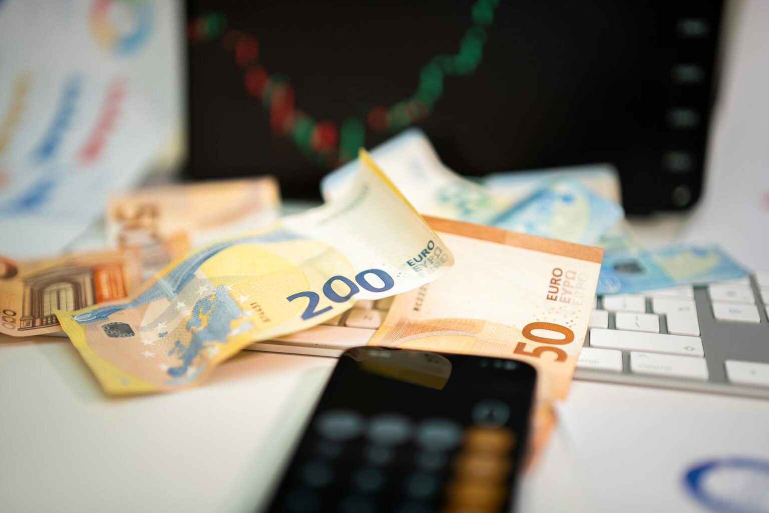 ΕΦΚΑ: Ανατροπή με τις αυξήσεις στις συντάξεις - Ποιοι συνταξιούχοι θα ...